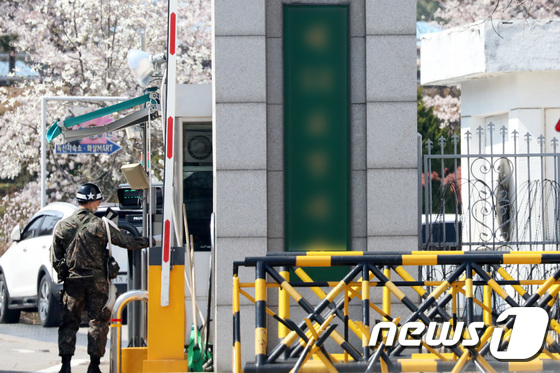 박사방 현역군인 자택도 압색…휴대폰에 성착취물 1000여개 위키트리